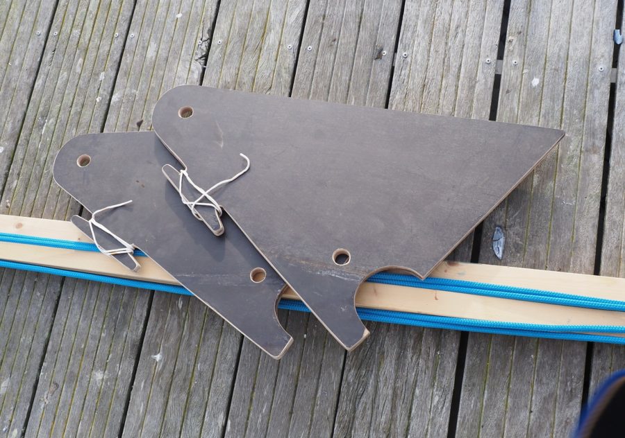 Lowering the hinged mast on Pen-Hir – François Vivier Architecte Naval