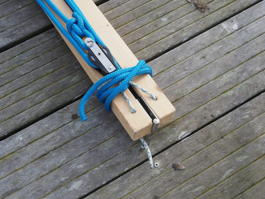 Lowering the hinged mast on Pen-Hir – François Vivier Architecte Naval